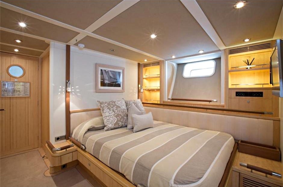 Yacht HAMILTON II, Construction Navale Bordeaux (Cnb) | CHARTERWORLD ...